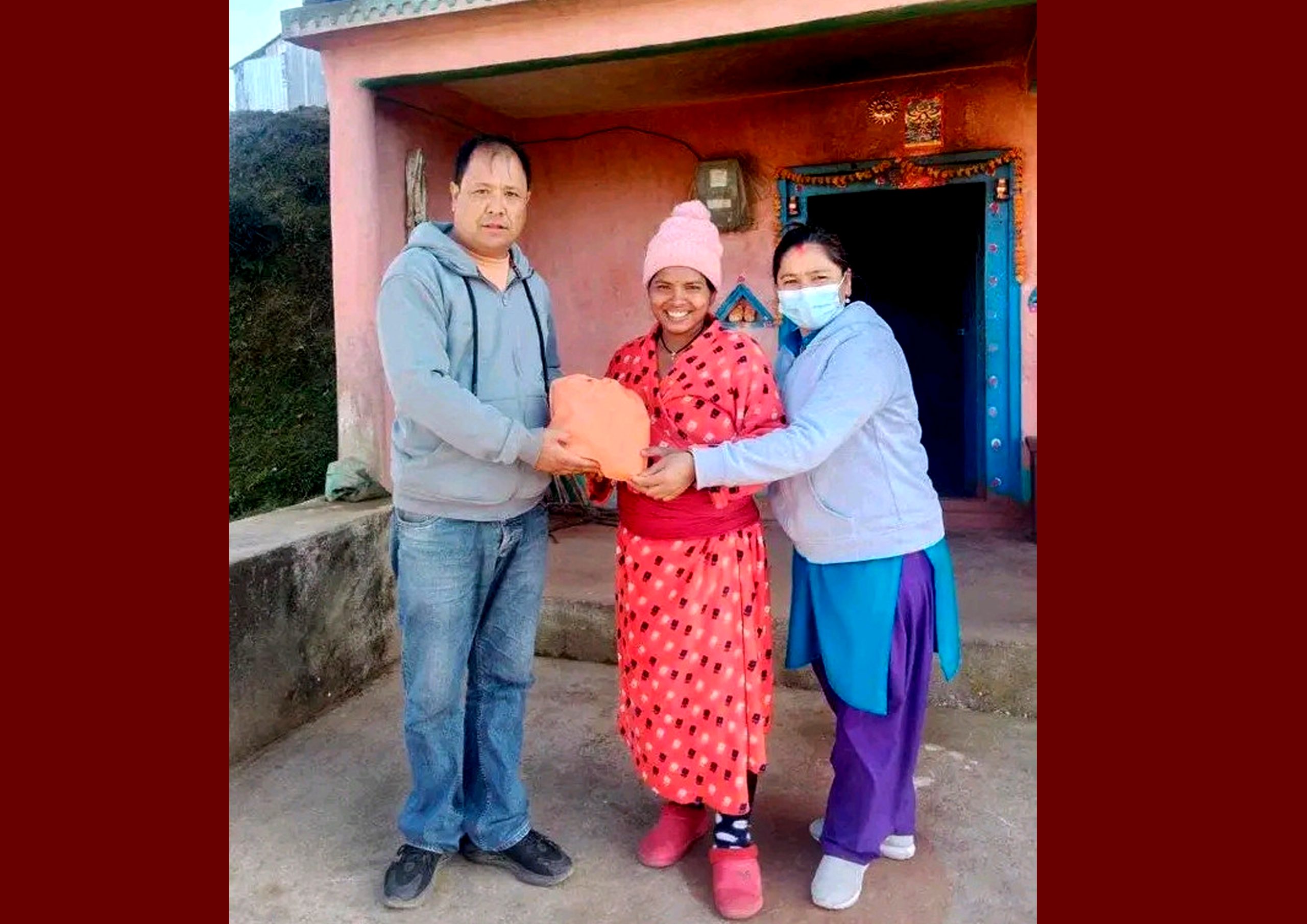 थाहानगरको ३ नम्बर वडाका सुत्केरीलाई पोषण सामाग्री वितरण